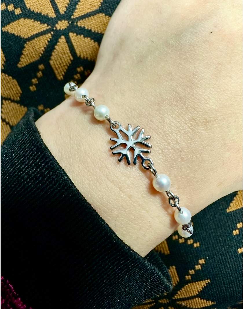 Mini Snowflake Bracelet – Chain + Freshwater Pearls | KatarínaŽiak